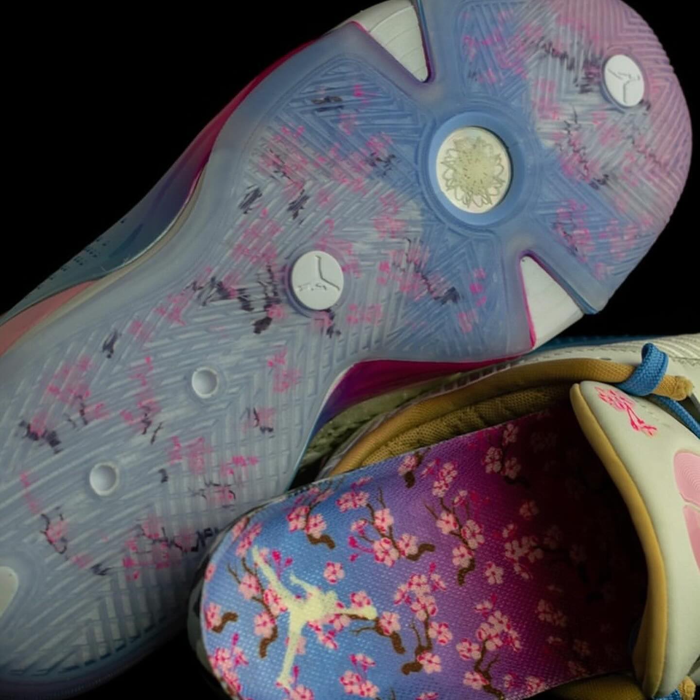 「樱花」AJ38 Low 曝光！这细节绝美啊！ 球鞋资讯 FLIGHTCLUB中文站|SNEAKER球鞋资讯第一站