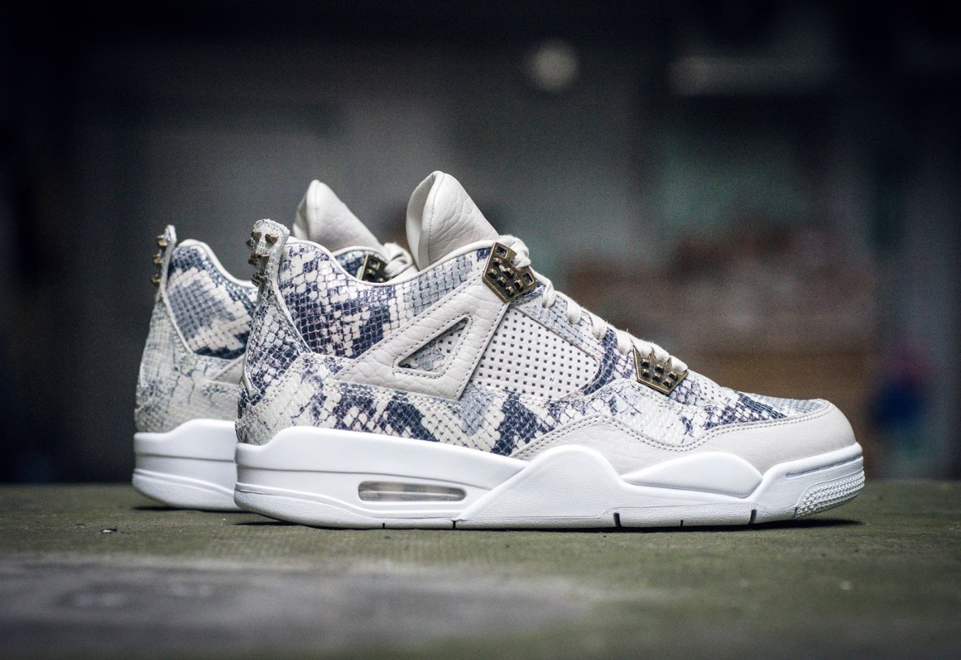 AJ4 今年疯狂复刻！这些经典配色，哪些是你的出必入？ 球鞋资讯 FLIGHTCLUB中文站|SNEAKER球鞋资讯第一站