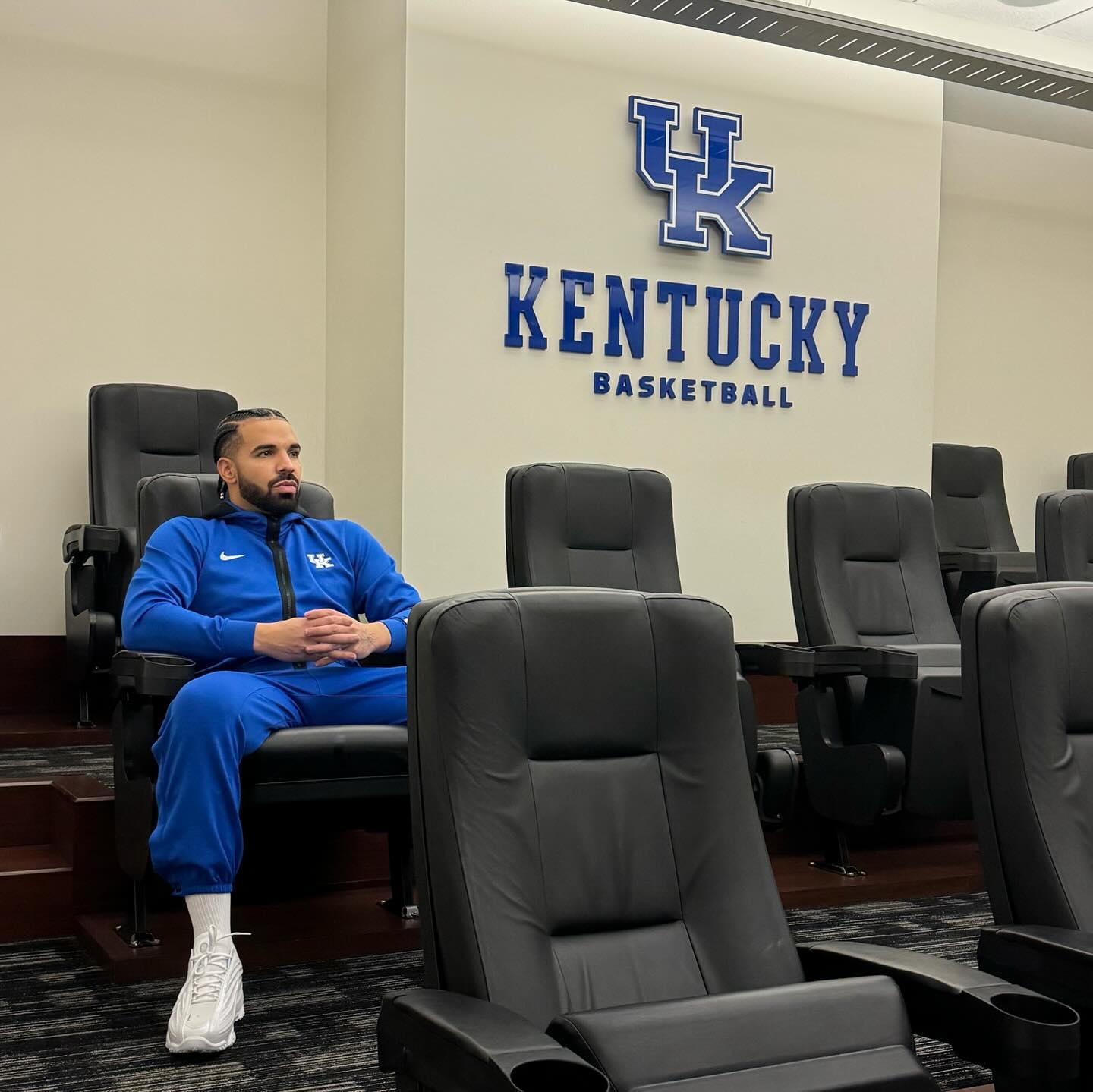 AMBUSH 主理人、Drake 晒新鞋！这几双 Nike 给几分？ 球鞋资讯 FLIGHTCLUB中文站|SNEAKER球鞋资讯第一站