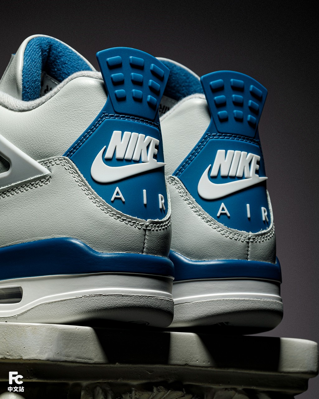 白蓝 AJ4 今早登场！你中了吗？ 球鞋资讯 FLIGHTCLUB中文站|SNEAKER球鞋资讯第一站