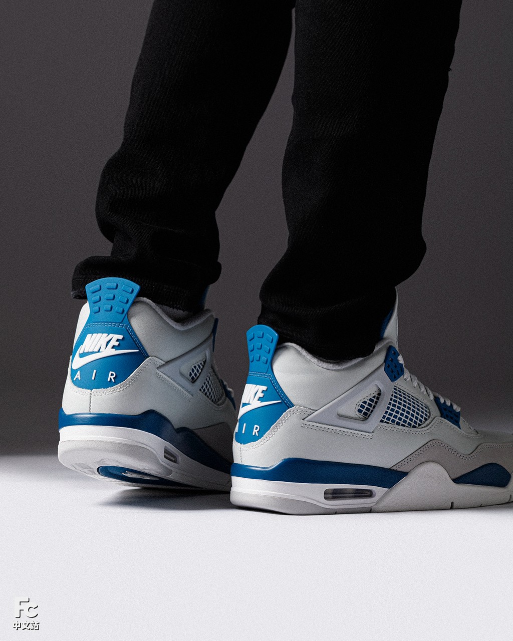 白蓝 AJ4 今早登场！你中了吗？ 球鞋资讯 FLIGHTCLUB中文站|SNEAKER球鞋资讯第一站