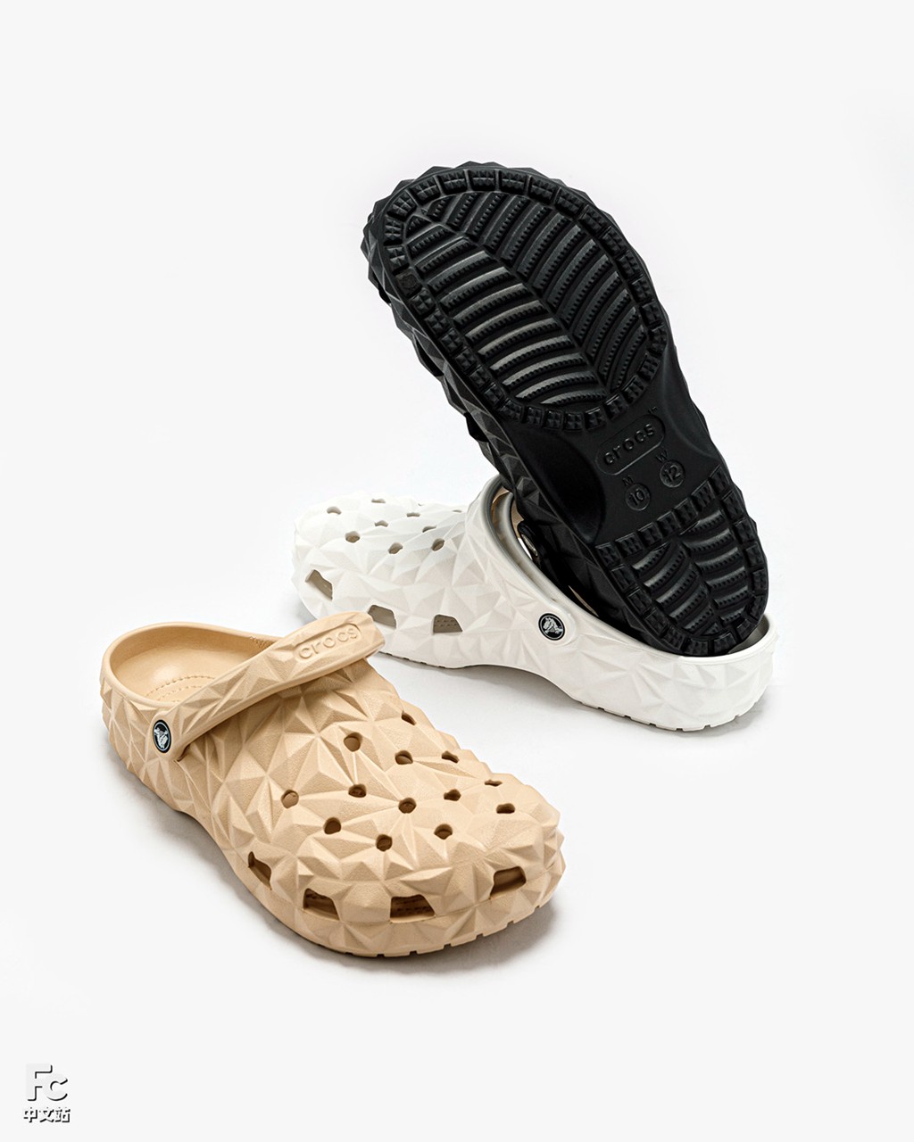 最低 ￥1xx！今夏最新「潮流拖鞋」推荐！全都够帅够排面！ 球鞋资讯 FLIGHTCLUB中文站|SNEAKER球鞋资讯第一站