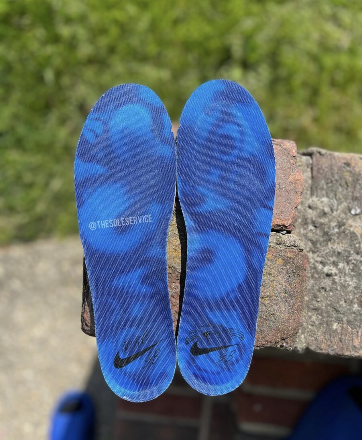 又一双「联名 Dunk SB」亮相！这涂鸦太狂了！ 球鞋资讯 FLIGHTCLUB中文站|SNEAKER球鞋资讯第一站