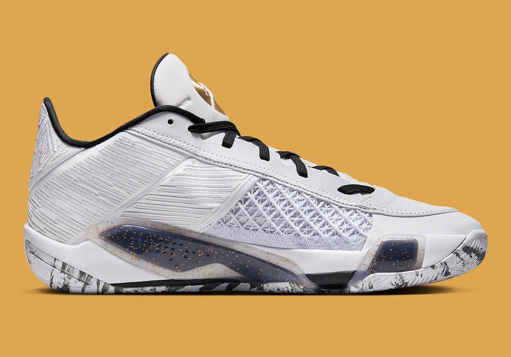 AJ38 Low 也有「金砖」配色了！下月登场！ 球鞋资讯 FLIGHTCLUB中文站|SNEAKER球鞋资讯第一站