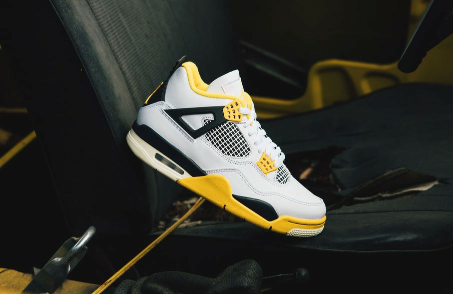 今年的「AJ4 新配色」都什么价了？有双居然翻了好几倍！ 球鞋资讯 FLIGHTCLUB中文站|SNEAKER球鞋资讯第一站