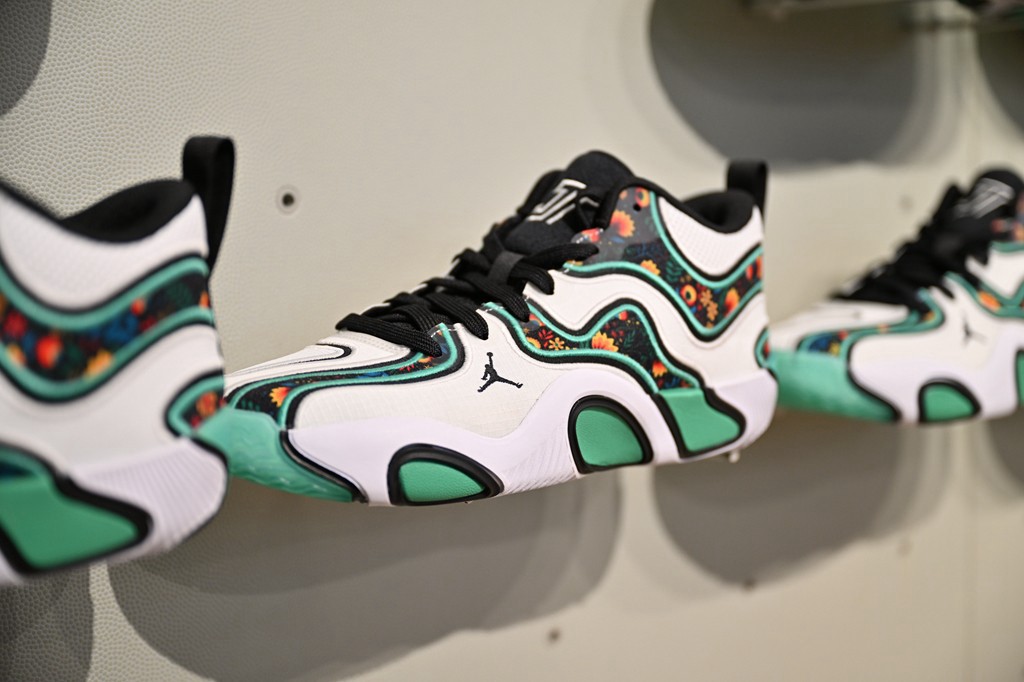 塔图姆 3 代国区官宣！「豪华球鞋礼盒」曝光！ 球鞋资讯 FLIGHTCLUB中文站|SNEAKER球鞋资讯第一站