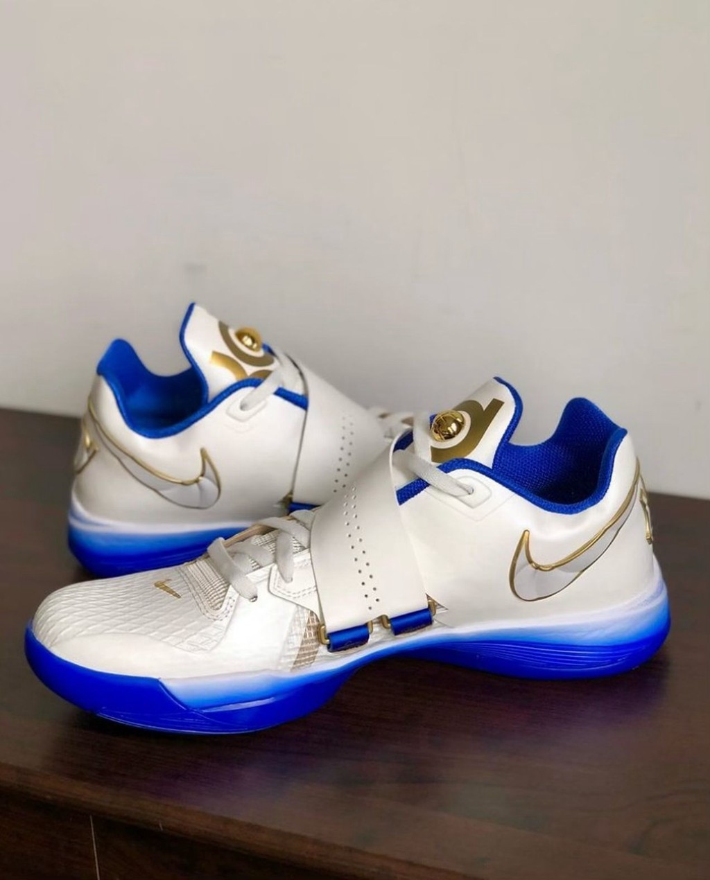 配色有变化！KD4 “MVP” 新实物释出！细节看清了！ 球鞋资讯 FLIGHTCLUB中文站|SNEAKER球鞋资讯第一站