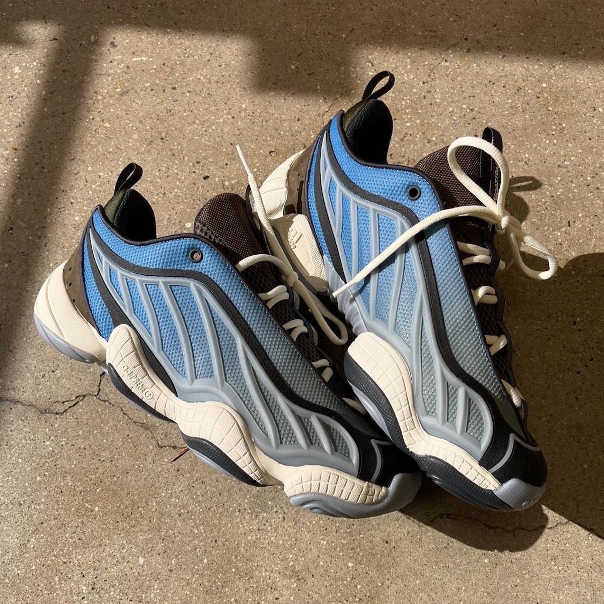 经典 adidas「天足鞋款」回归！辨识度太高了！ 球鞋资讯 FLIGHTCLUB中文站|SNEAKER球鞋资讯第一站