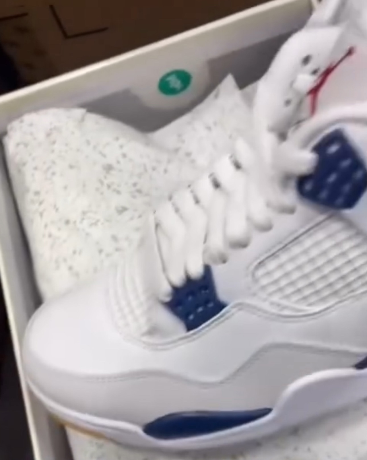 终于！Nike SB x AJ4 实物首次曝光！ 球鞋资讯 FLIGHTCLUB中文站|SNEAKER球鞋资讯第一站