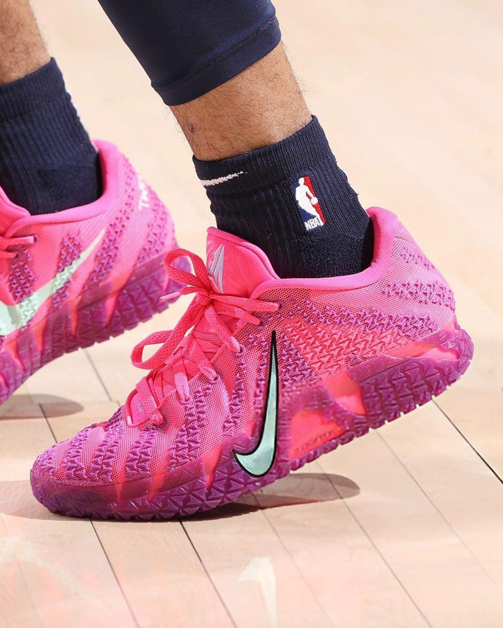 突发！「莫兰特 3 代」曝光！配置全面升级！ 球鞋资讯 FLIGHTCLUB中文站|SNEAKER球鞋资讯第一站