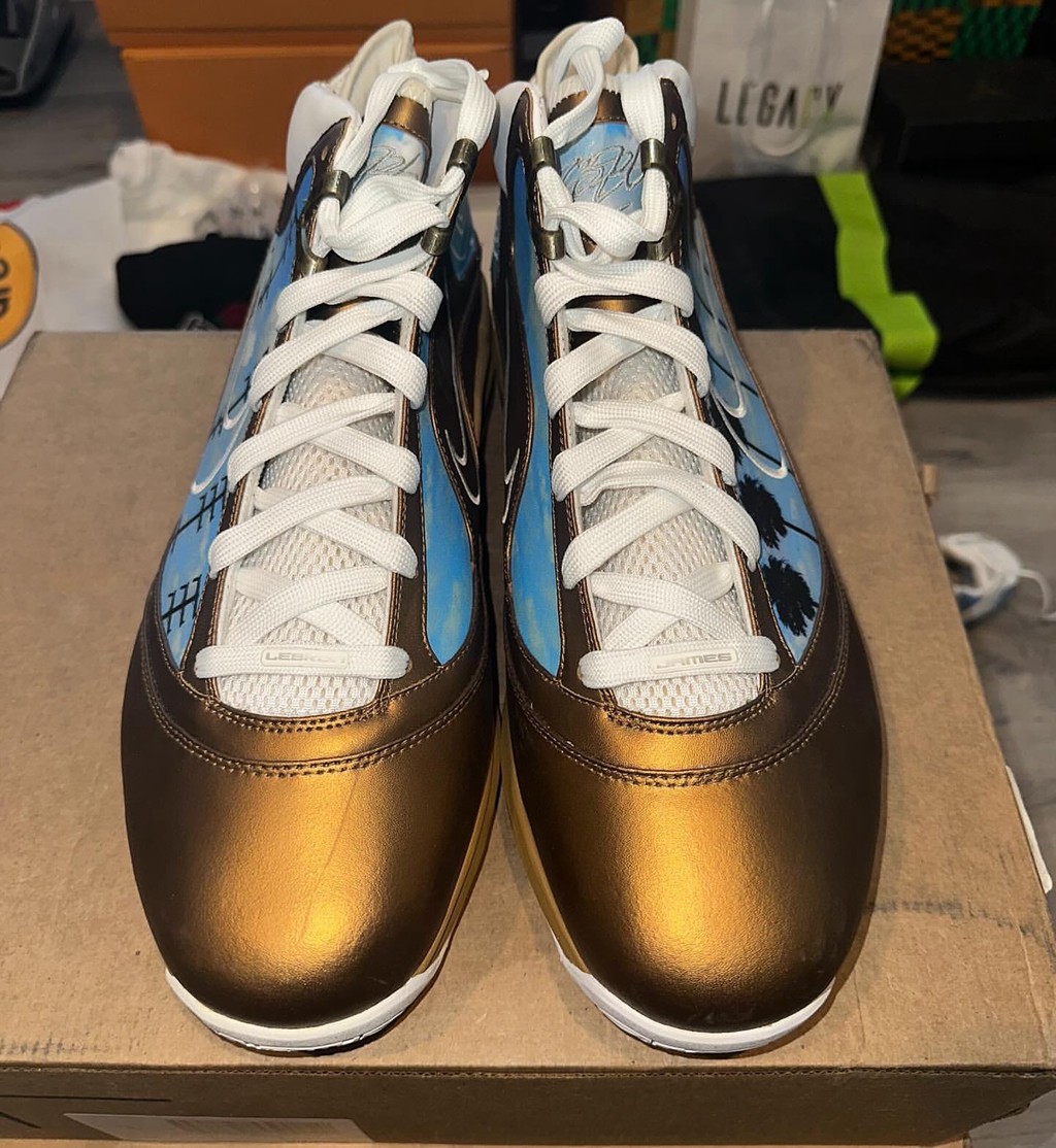 极为罕见！大量 LeBron 珍稀鞋款曝光！ 球鞋资讯 FLIGHTCLUB中文站|SNEAKER球鞋资讯第一站